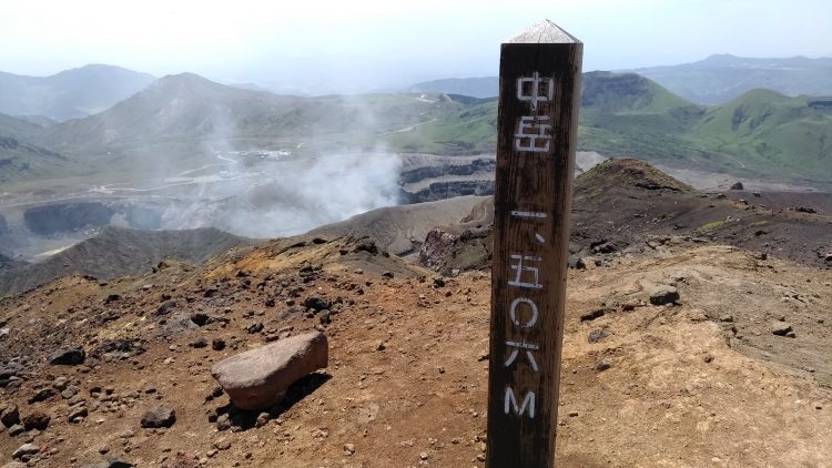 Hiking on Mount Aso: the trail to the Takadake reopened | 道の駅 阿蘇Michi ...