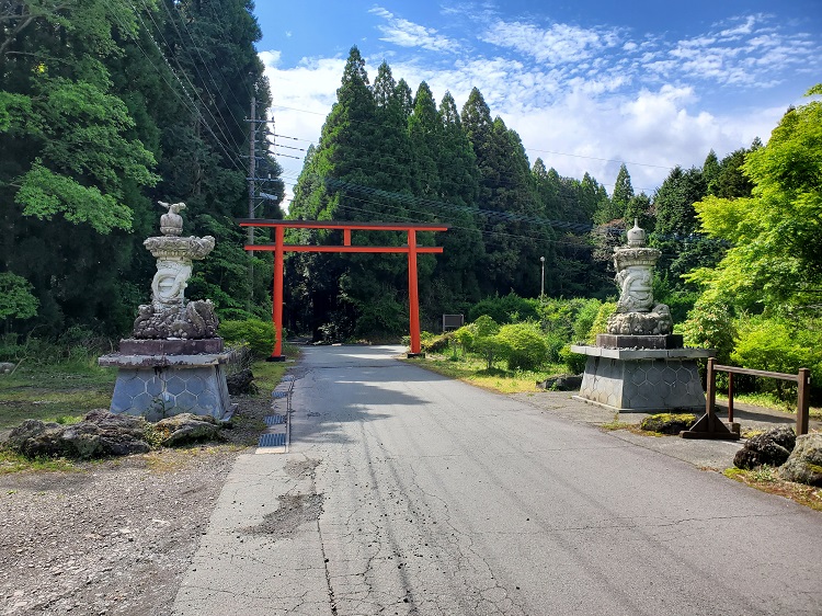 Akamizu Hebi’Ishi Shrine – Home of the Snake God | 道の駅 阿蘇Michi no Eki Aso