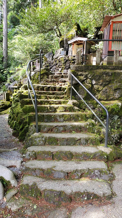 Akamizu Hebi’Ishi Shrine – Home of the Snake God | 道の駅 阿蘇Michi no Eki Aso