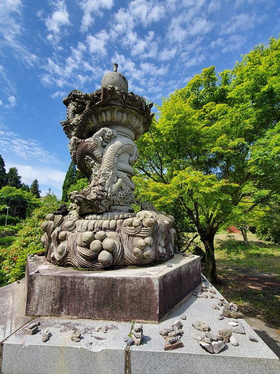 Akamizu Hebi’Ishi Shrine – Home of the Snake God | 道の駅 阿蘇Michi no Eki Aso